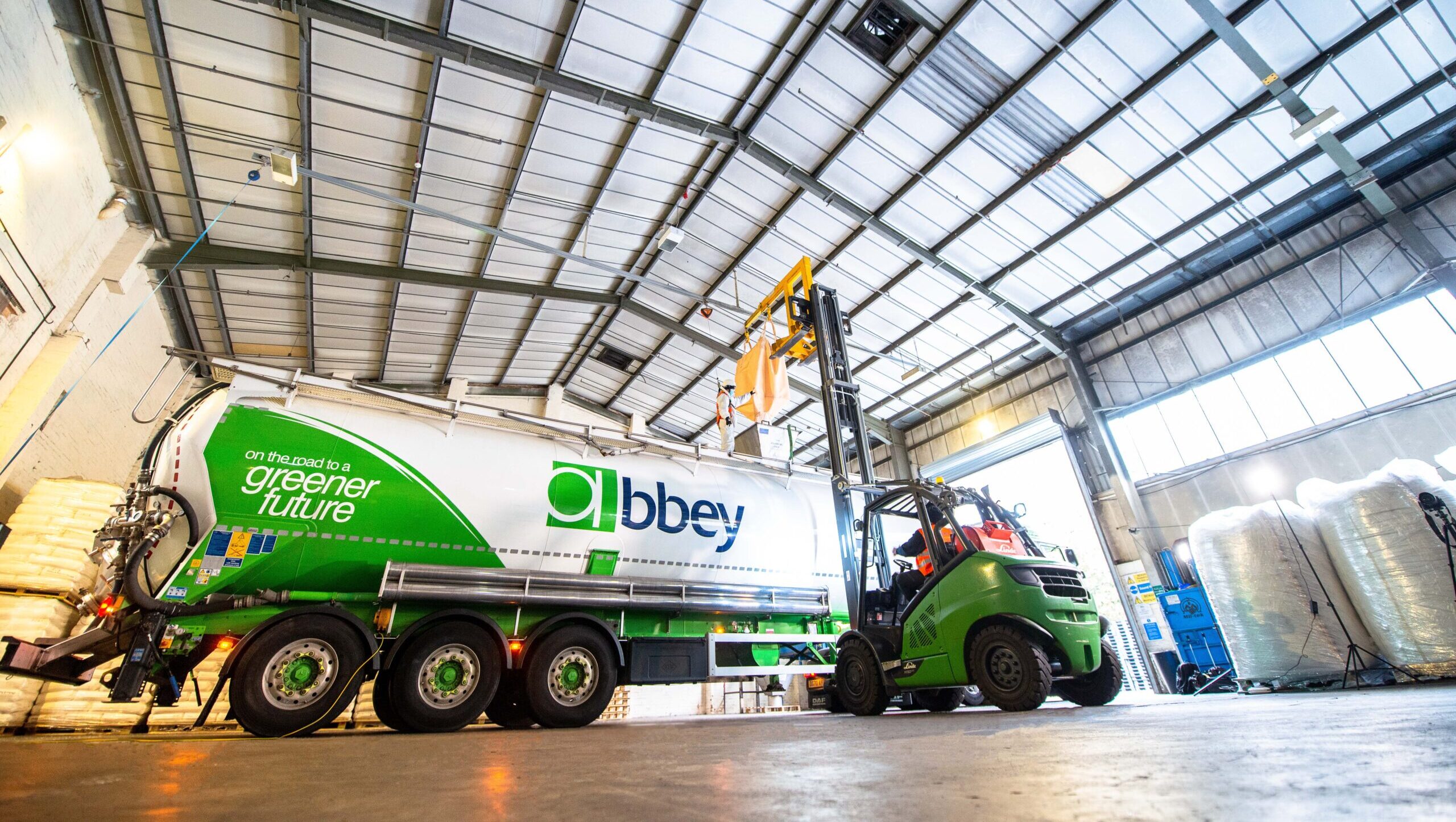 How to transfer products from bulk bags to road tankers - Explained